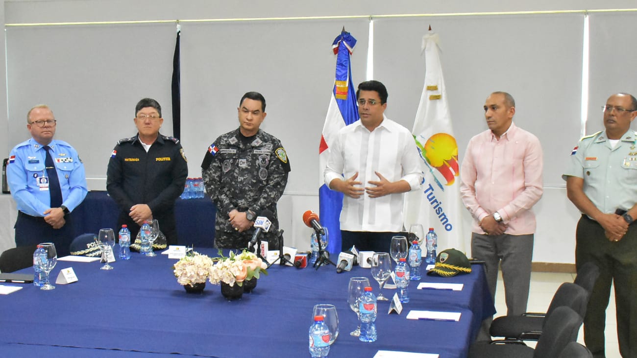 30,000 turistas visitan RD en un día - Fotuto