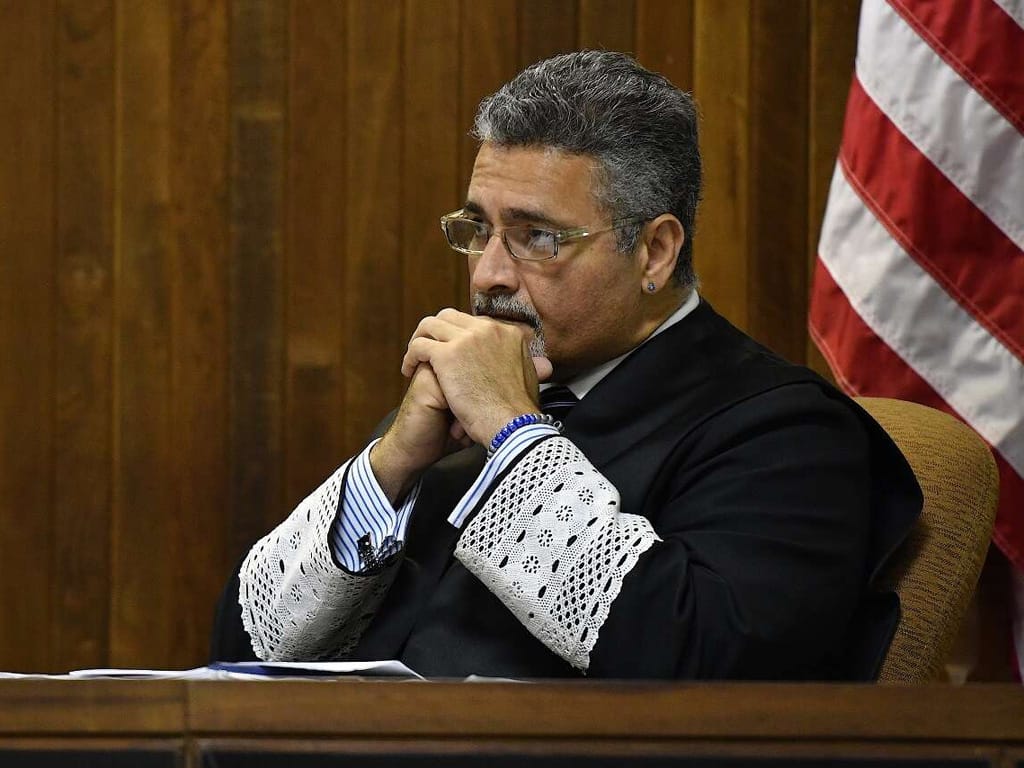 Juez rechaza revertir alza salario mínimo en Puerto Rico - Fotuto